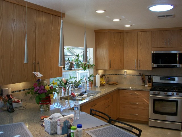 Modern Oak Flat Panel Kitchen - Modern - Kitchen - Los Angeles - by ...