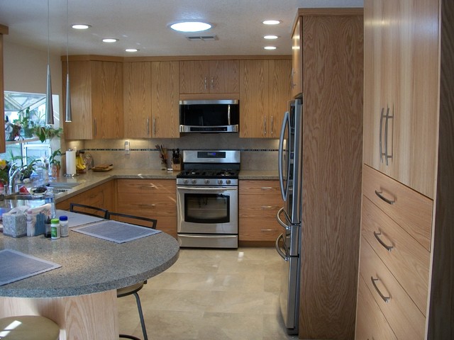 Modern Oak Flat Panel Kitchen - Modern - Kitchen - Los Angeles - by ...