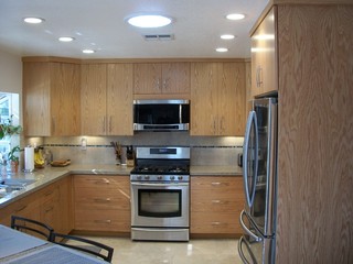 Modern Oak Flat Panel Kitchen - Modern - Kitchen - Los Angeles - by ...