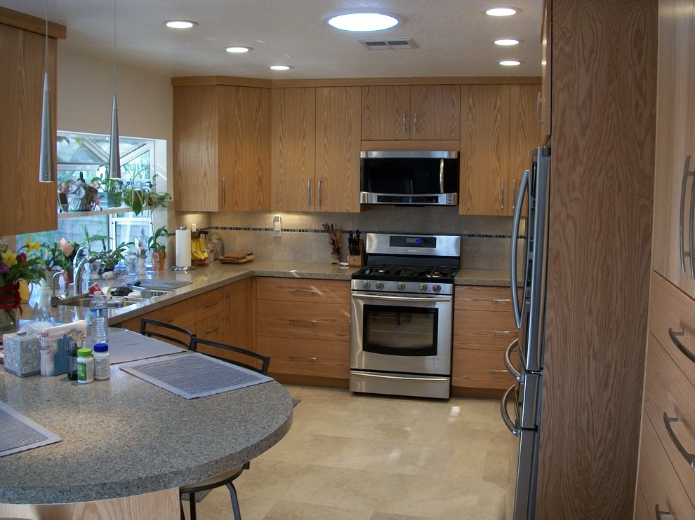 Modern Oak Flat Panel Kitchen - Modern - Kitchen - Los Angeles - by ...