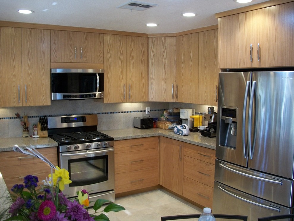 Modern Oak Flat Panel Kitchen - Modern - Kitchen - Los Angeles - by ...