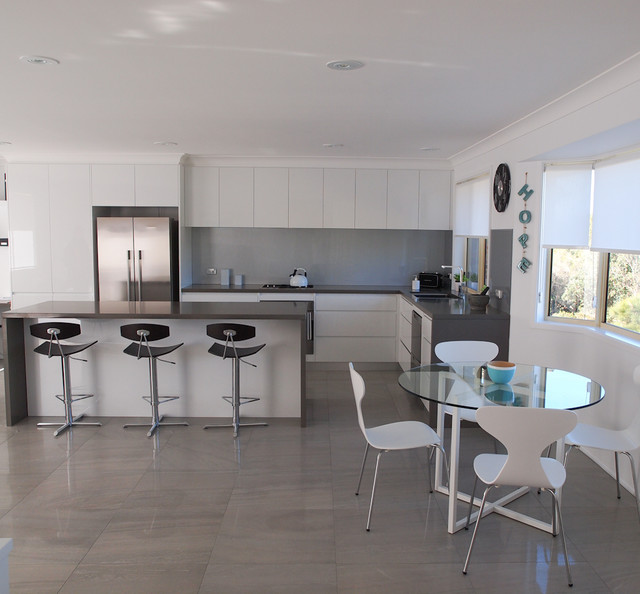 Modern "Shadowline Handle-less style" with 40mm P/R edge Stone bench ...