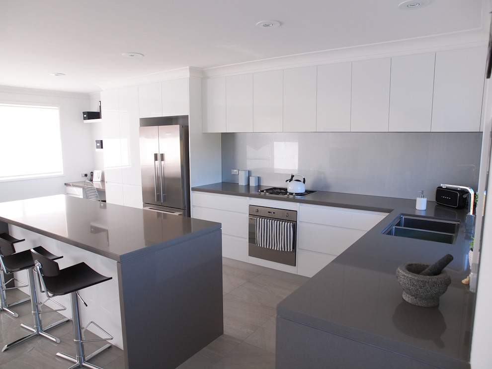 Modern "Shadowline Handle-less style" with 40mm P/R edge Stone bench ...