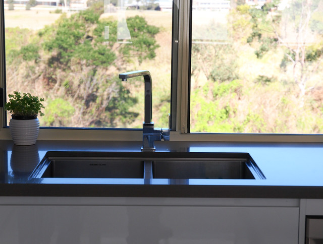 Modern "Shadowline Handle-less style" with 40mm P/R edge Stone bench ...