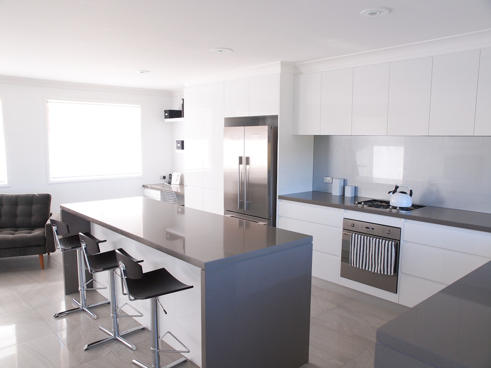 Modern "Shadowline Handle-less style" with 40mm P/R edge Stone bench ...