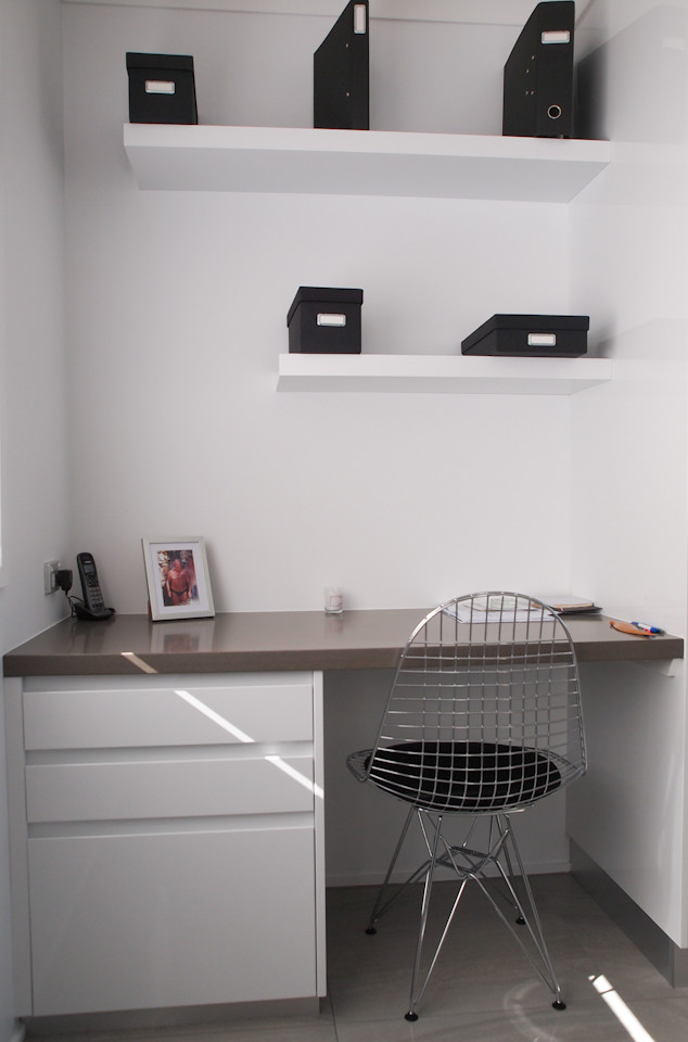 Modern "Shadowline Handle-less style" with 40mm P/R edge Stone bench ...