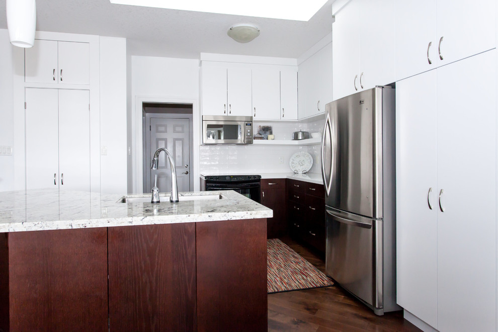 Modern Two-Tone Kitchen...a fresh update! - Modern - Kitchen - Toronto ...