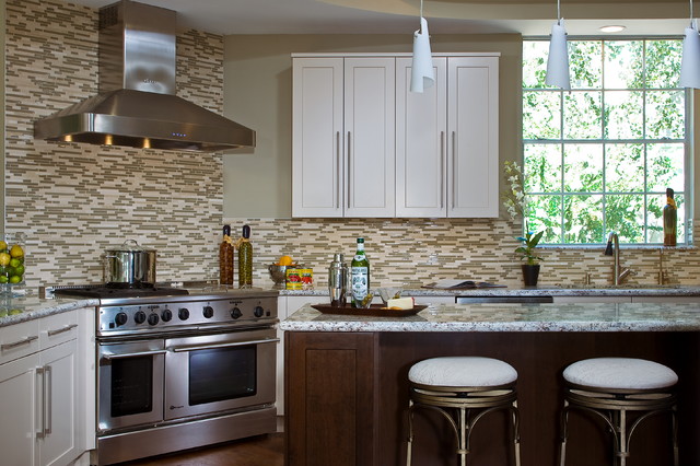 Modern Two Toned Kitchen - Modern - Kitchen - Houston - by Cabinet ...