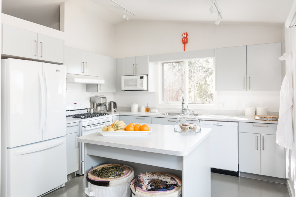 Modern Walk-out Rancher Oasis - Contemporary - Kitchen - Vancouver - by ...