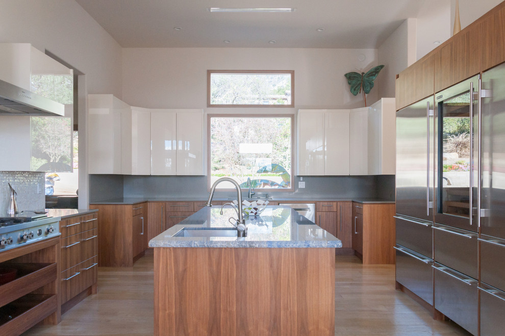 Modern Walnut & White Kitchen - Moderne - Cuisine - Los Angeles - par ...