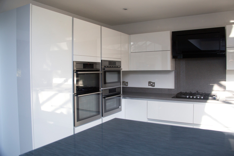 modern white and grey kitchen - Modern - Kitchen - London - by Anderson Sinclair Ltd | Houzz