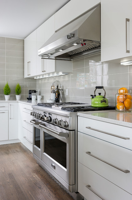 Modern White Kitchen in Rowayton - Modern - Kitchen - New York - by ...