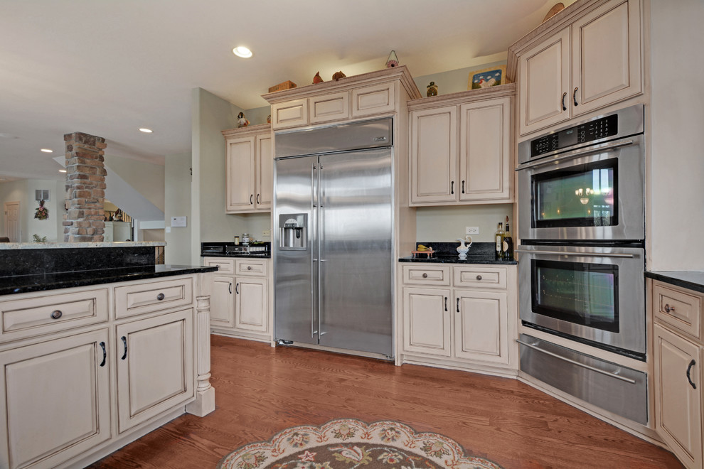 Mokena Interior - Farmhouse - Kitchen - Chicago - by Jondec Painting ...