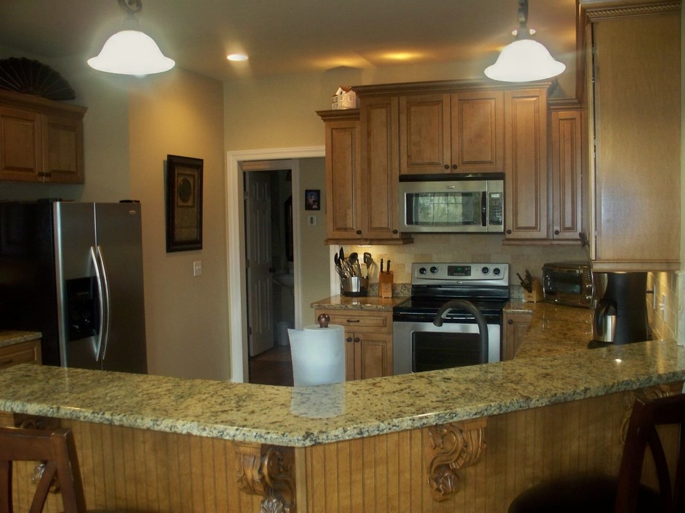 Mt juliet kitchen with ginger on maple - Traditional - Kitchen ...