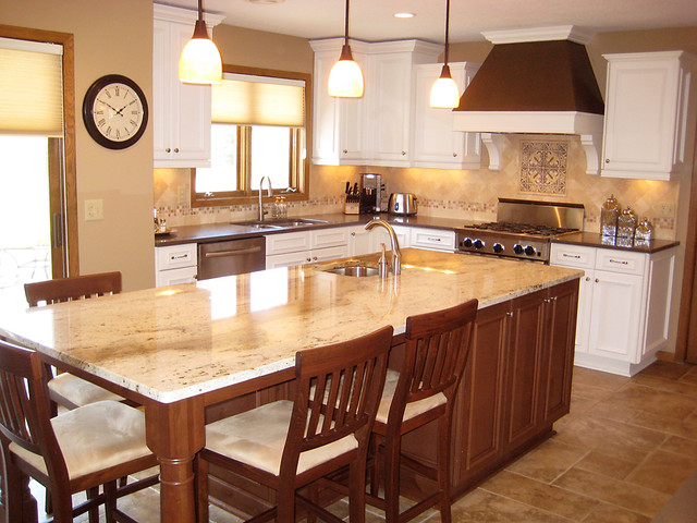 Multi-Purpose Kitchen Island with Storage - Klassisch - Küche ...