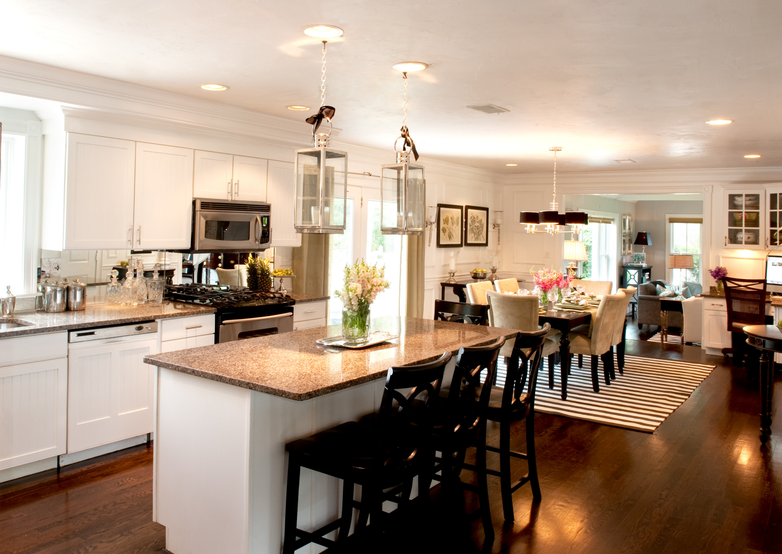 My Houzz: A Basic Builder Home Gets the Glam Treatment