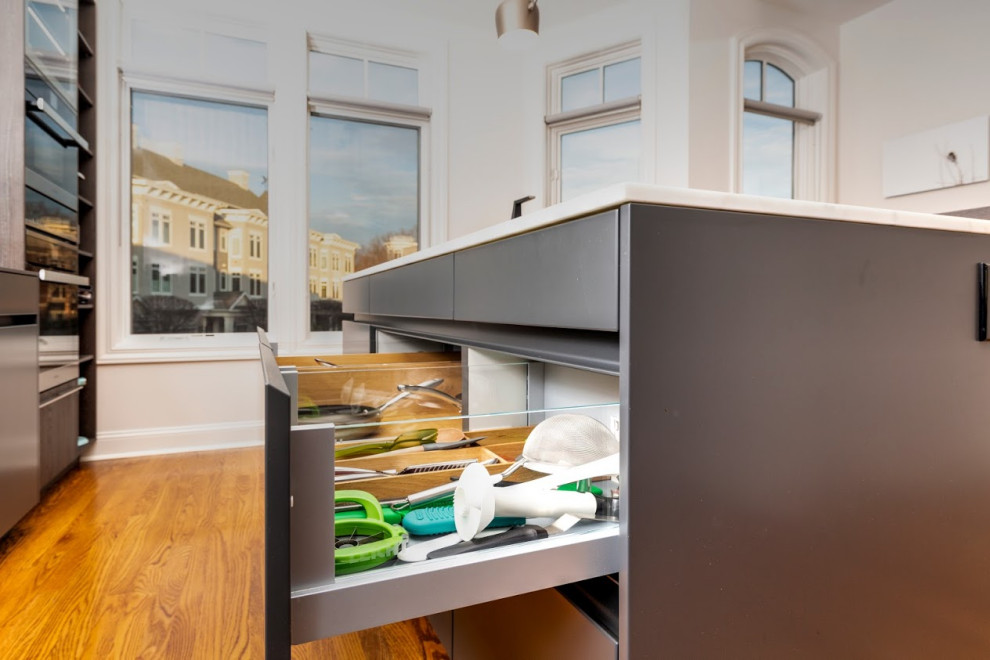 Mysterious and efficient kitchen in Sleepy Hollow, NY (2019) - Moderne ...