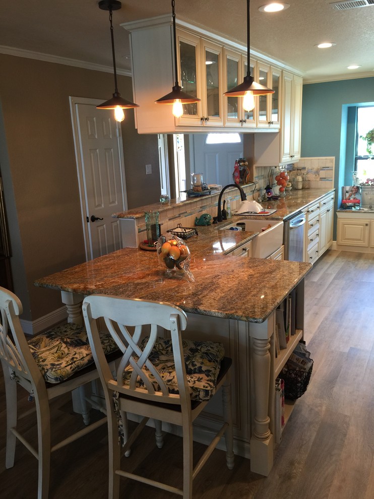 Nasa Road 1 Condo Kitchen (Seabrook, TX) - Traditional - Kitchen ...