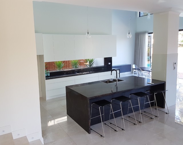 Nautral Stone Kitchen | Capolavoro Quartzite - Modern - Kitchen ...