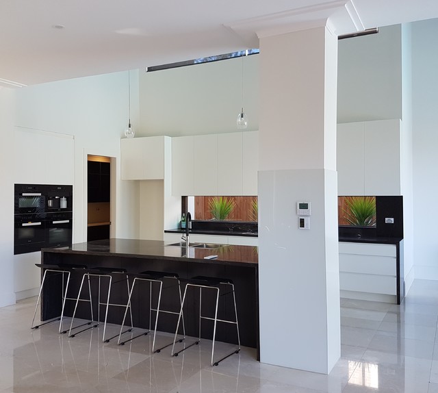 Nautral Stone Kitchen | Capolavoro Quartzite - Modern - Kitchen ...