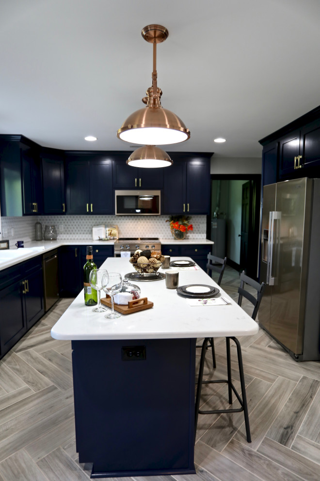 Navy Farmhouse Kitchen - Country - Kitchen - Raleigh - by L & L Home Restoration, LLC | Houzz UK