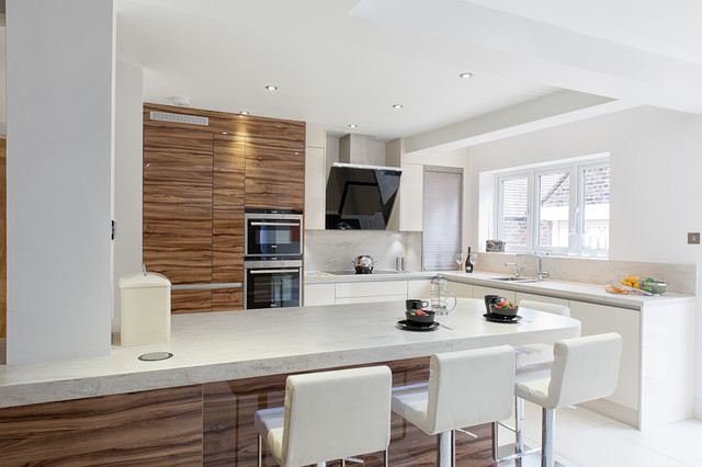 Noce Marino Veneer & Gloss Cream Handleless Kitchen - Contemporary ...