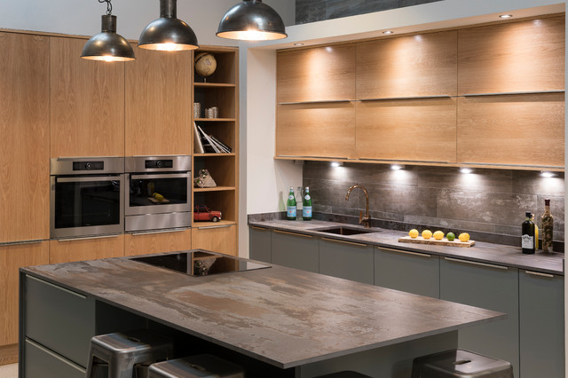 Oak slab door with inset handles - Contemporain - Cuisine - Autres ...