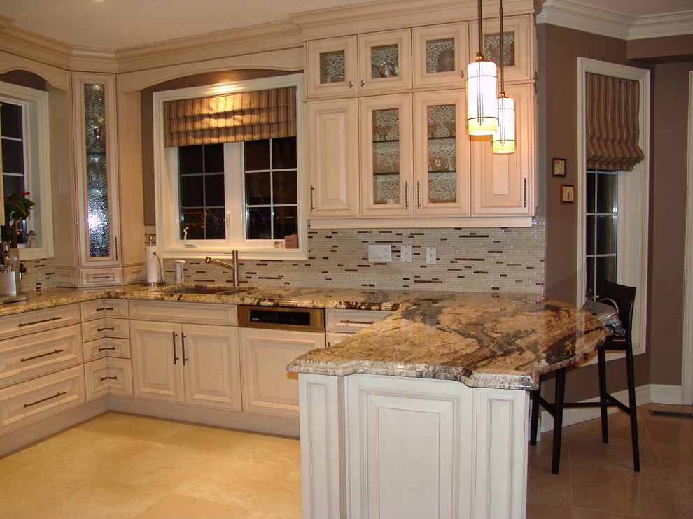 Oakville Residence - Traditional - Kitchen - Toronto - by Roma Kitchens ...