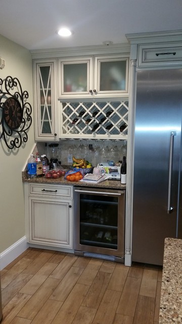 Omega Morocco Two Tone Cabinets & Silestone Sienna Ridge Quartz ...