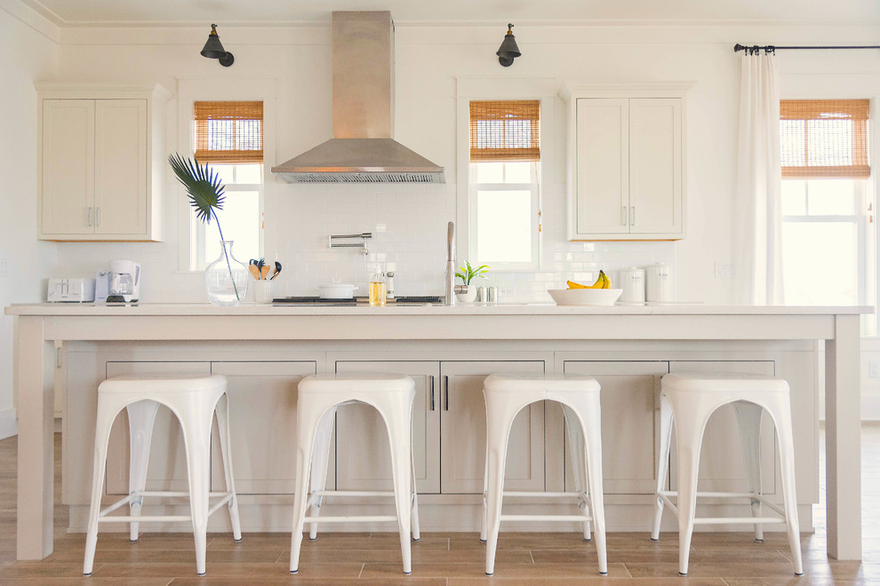 Open Airy White Kitchen - Traditional - Kitchen - Miami - by Green Team ...