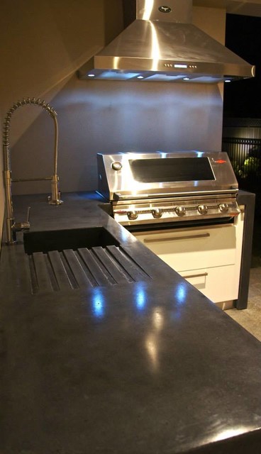Outdoor Kitchen | polished concrete, BBQ and integrated sink - Modern ...