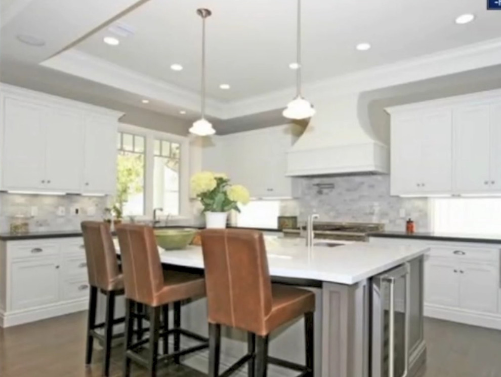 Pacific Palisades Hampton Style Beach Home - Beach Style - Kitchen ...