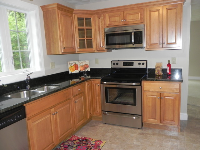 Partial Staging of Vacant Home - Klassisch - Küche - Boston - von ...
