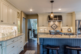 Pat & Beth's Kitchen - Farmhouse - Kitchen - Detroit - by Dream ...