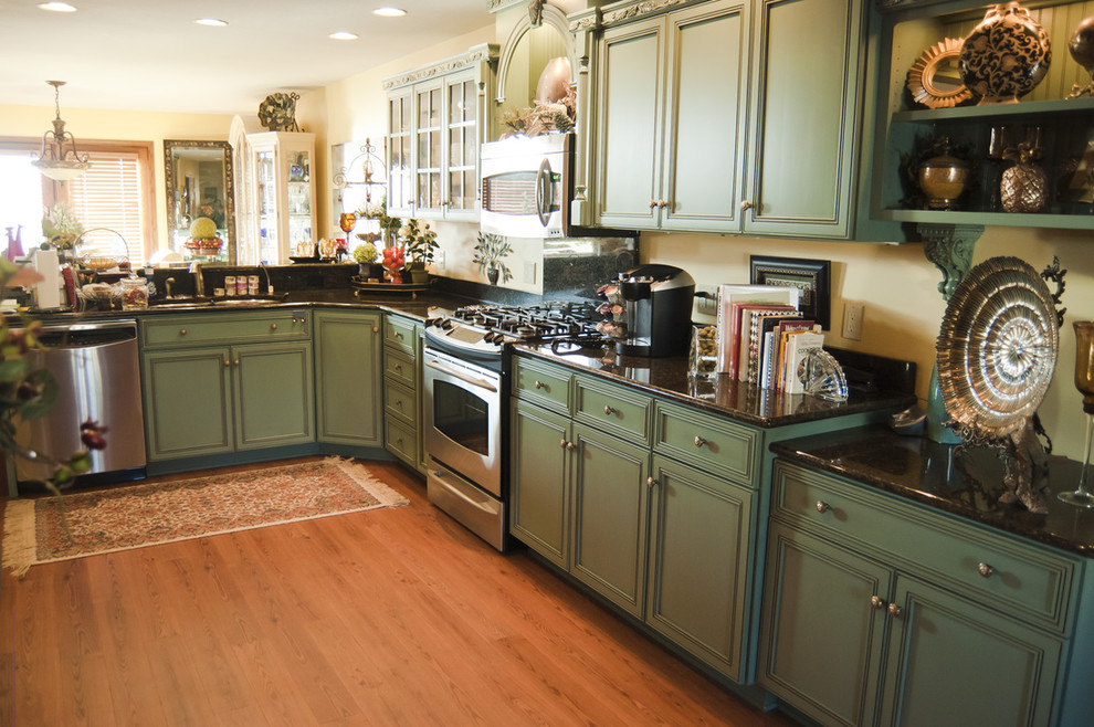 Pat's Custom Kitchen - Farmhouse - Kitchen - Omaha - by Custom Wood ...