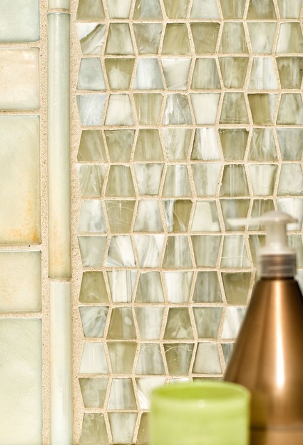 Pearl White Trapezoid Glass Kitchen Backsplash - Contemporáneo - Cocina ...