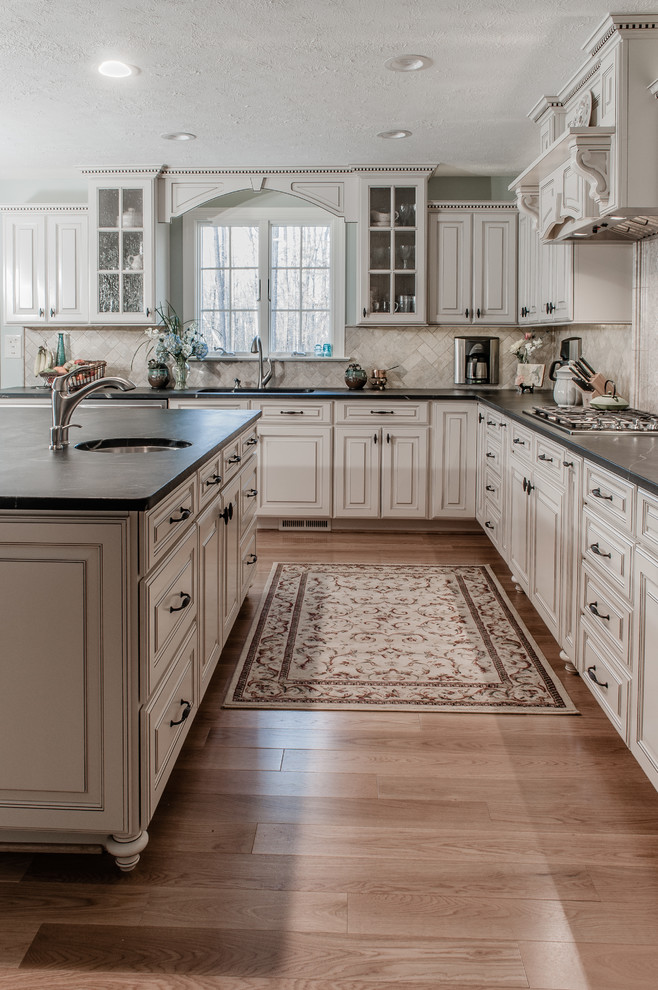 Perry Kitchen - Traditional - Kitchen - Richmond - by Griffin Customs ...