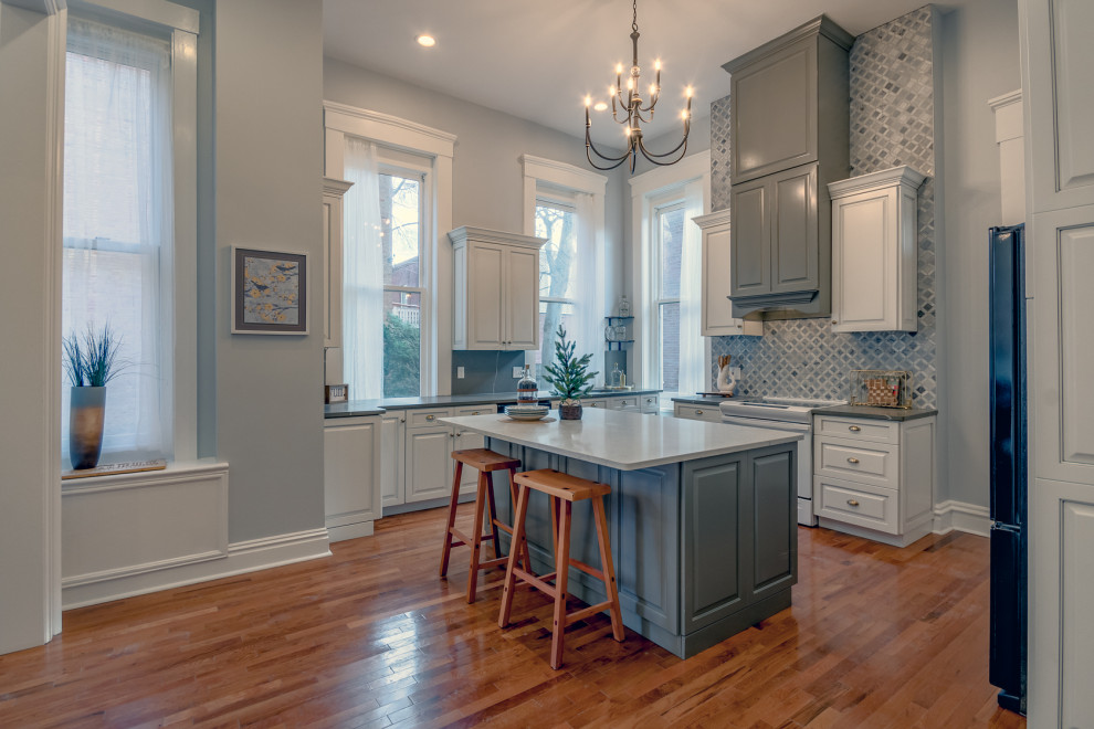 Pieatra Gray Quartz Kitchen Countertops with Carrara Mist Quartz Island ...