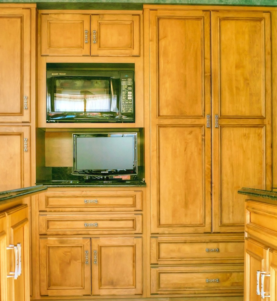 Pine Bush Kitchen Reface - Traditional - Kitchen - New York - by CCS ...