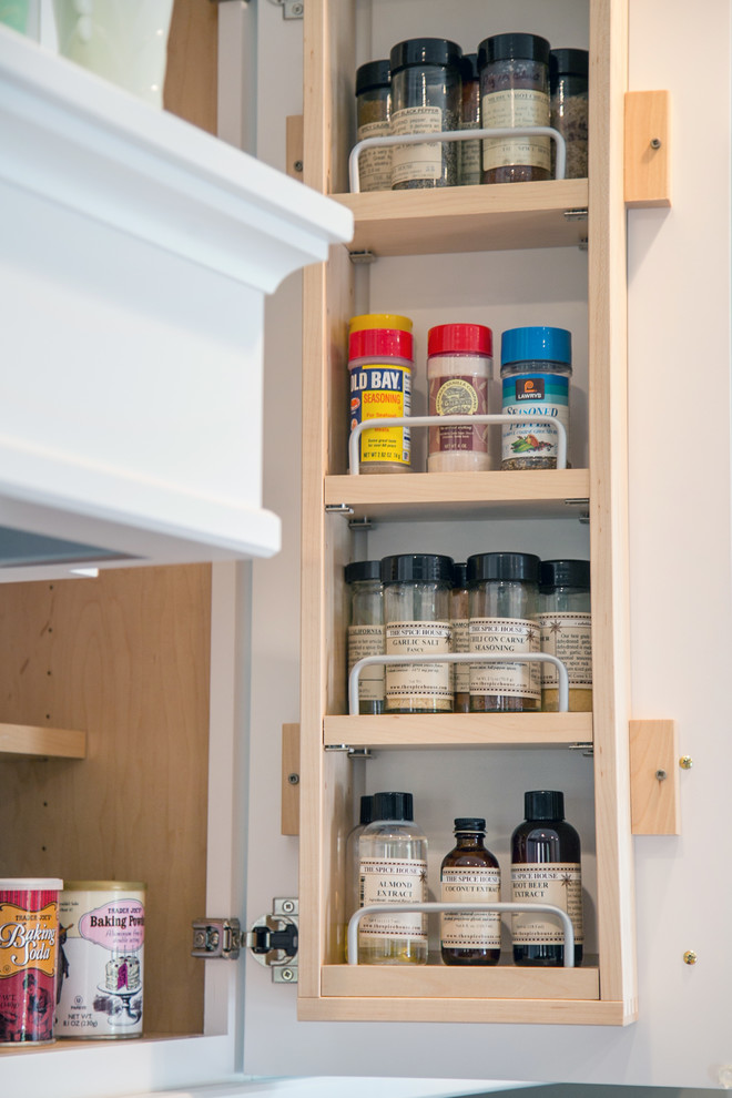 Plato Artisan Kitchen Cabinetry - Farmhouse - Kitchen - Milwaukee - by ...