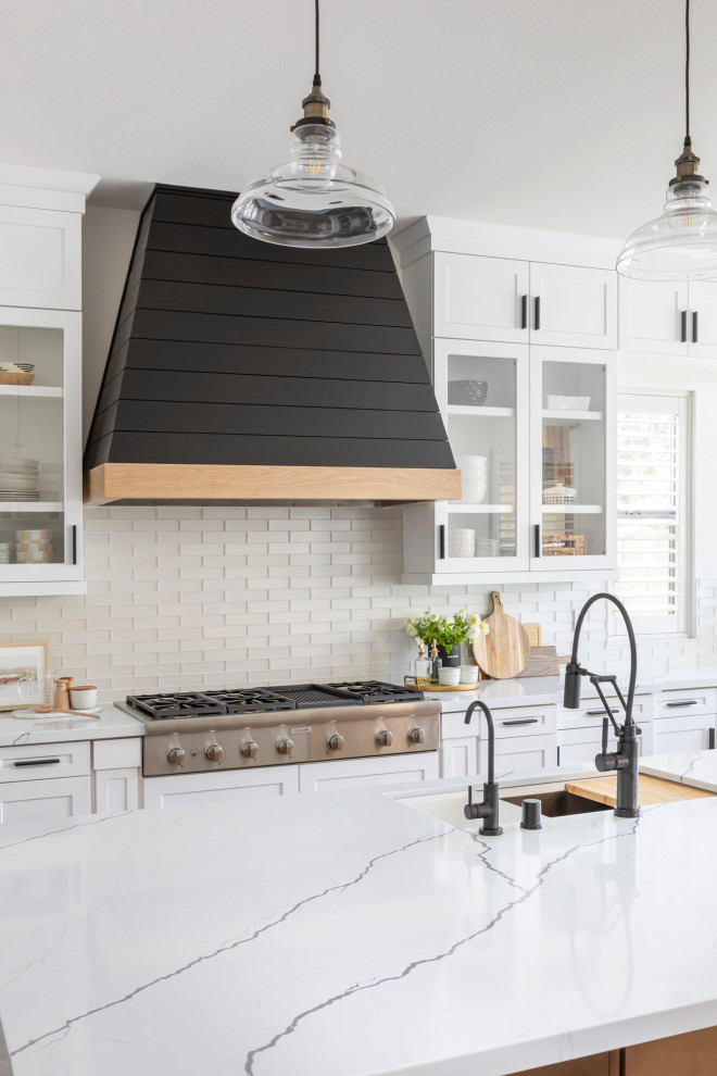 Plenty of Space on Quartz Countertop - Modern - Kitchen - Orange County ...