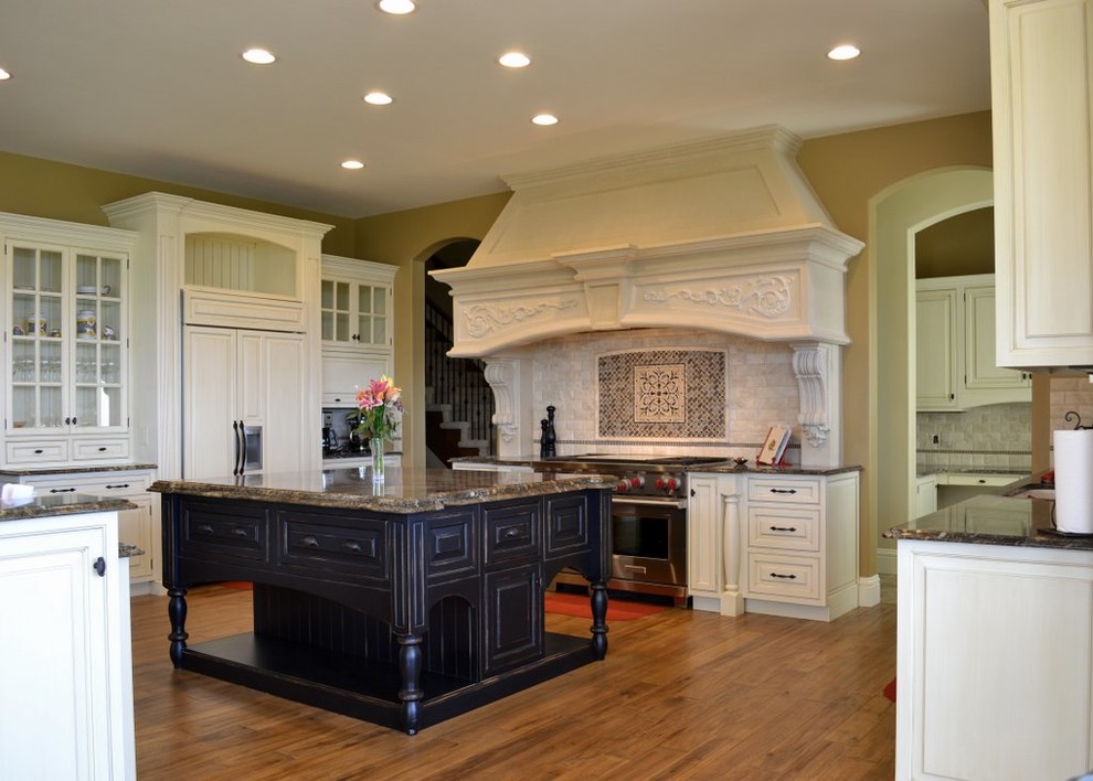 Portfolio - Traditional - Kitchen - Denver - by Distinctive Mantel ...