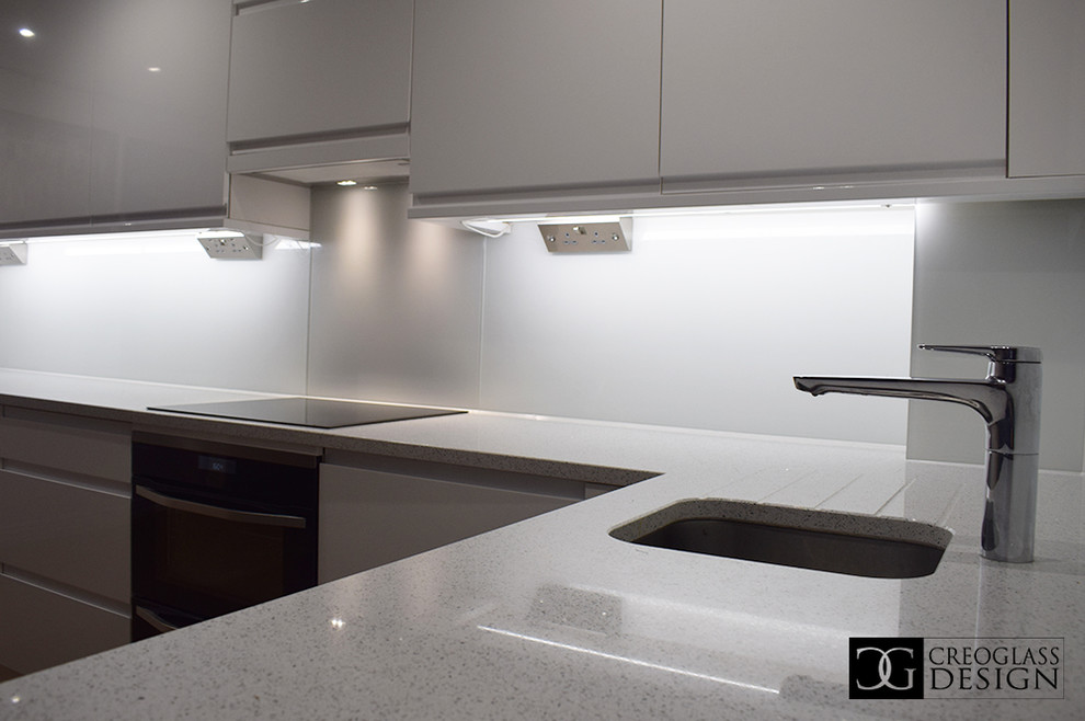 Pure White Plain Colour Glass Splashbacks - Modern - Kitchen ...