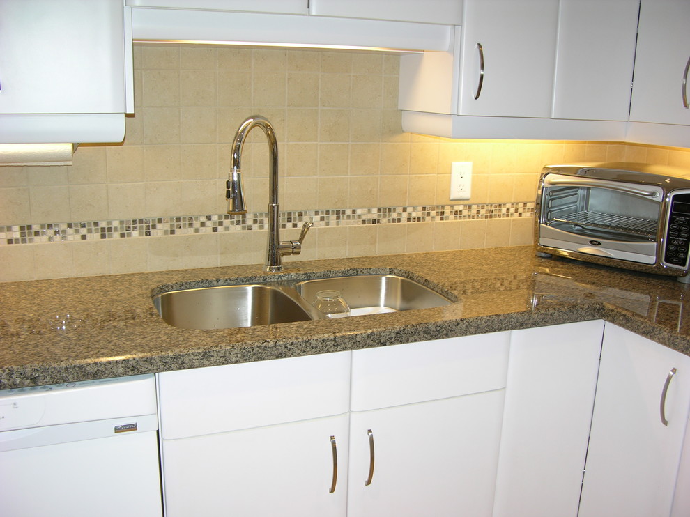 Quartz Countertop with Backsplash - Kitchen - Toronto - by Caledon Tile ...