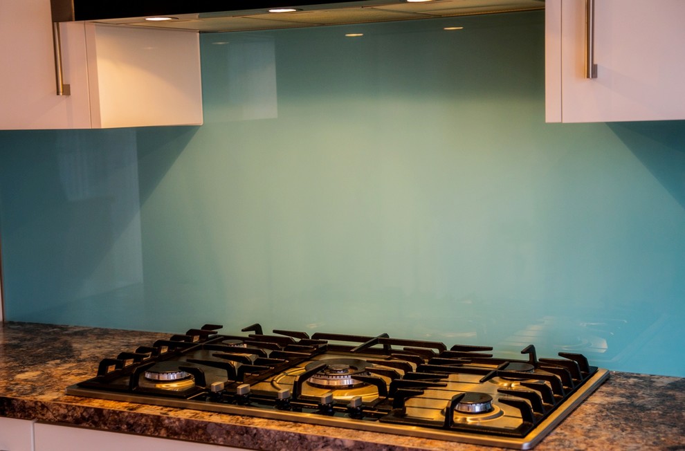 "QUINTESSENTIAL BLUE" glass kitchen splashback - Kitchen ...