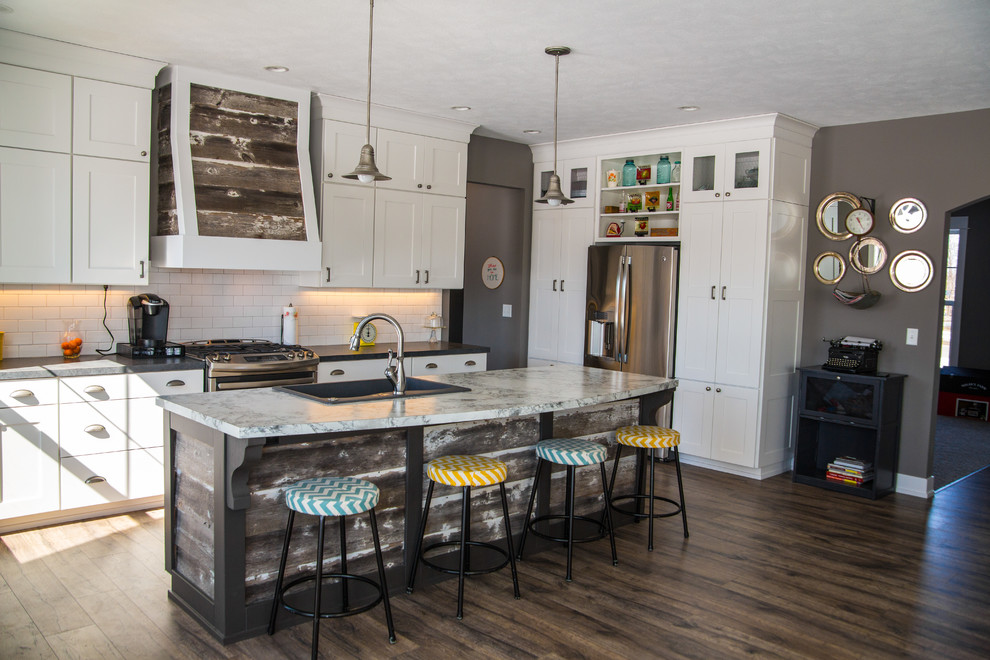 Railside Farmhouse - Farmhouse - Kitchen - Grand Rapids - by DK Homes ...
