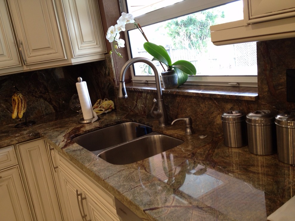 Rainforest Green Granite Kitchen Tops - Contemporary - Kitchen - Miami ...