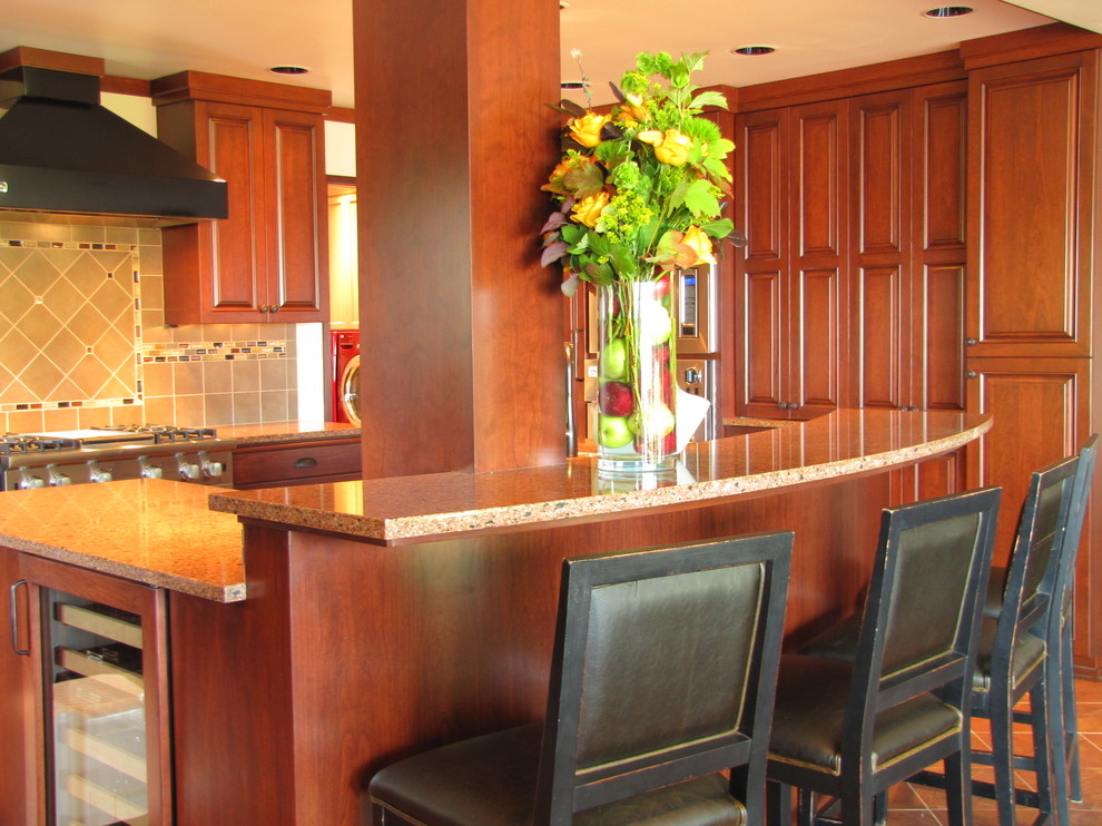 Raised bar seating on curved island - Traditional - Kitchen - Seattle ...