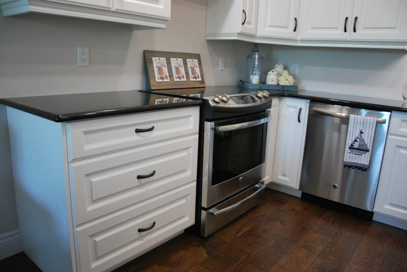 Raised Panel White Kitchen - Traditional - Kitchen - Toronto - by ...