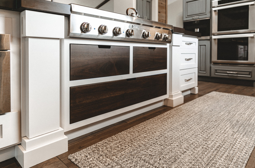 Randall: Sioux Falls - Farmhouse - Kitchen - Other - by HELMÜT | Houzz